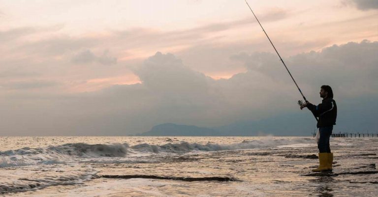 Como pescar na praia: equipamentos necessários e dicas